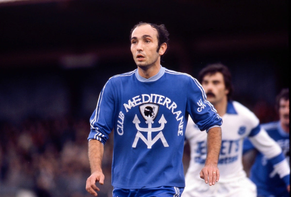 Bastia : Claude Papi, idole du football corse, aura sa statue à Furiani ...